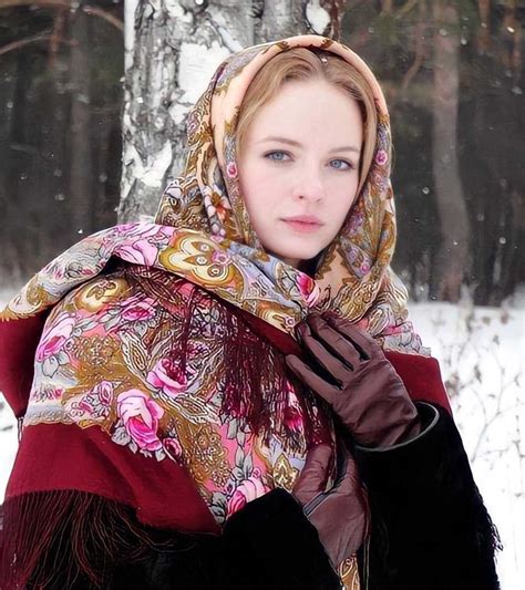 Блондинка в платке 58 фото