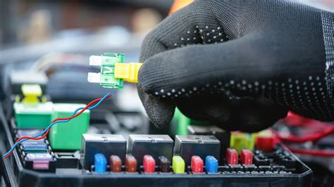 How To Check A Car Fuse Without A Multimeter Proven Methods Multimeterworld