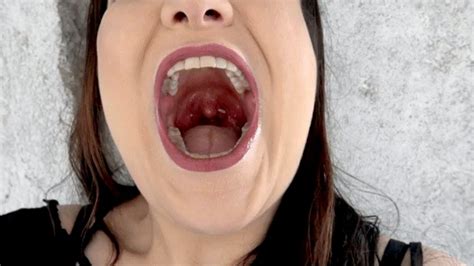 Spreading My Throat Queen Desdemona Clips4sale