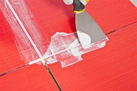 Разные способы как обновить затирку на плитке