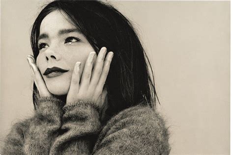 Trajetória Da Cantora Islandesa é Mostrada Em Inside Bjork Assista