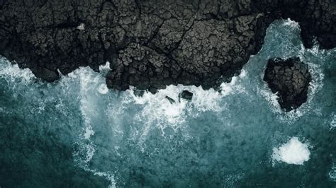 Прибой Скалы Черный Пена Волны 5660x3181 обои для рабочего стола