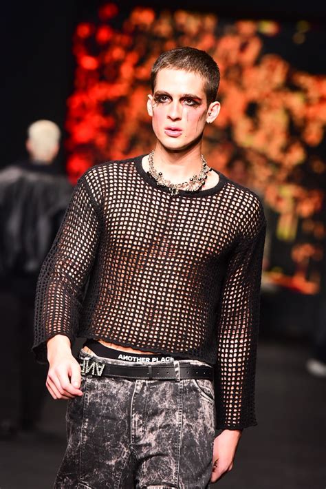 De Cropped Ou Blazer João Guilherme é ícone Fashion Sem Esforço