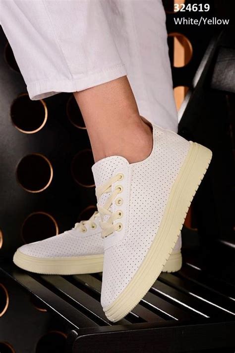 Кросівки — ціна 310 грн у каталозі Кросівки Купити жіночі речі за доступною ціною на Шафі