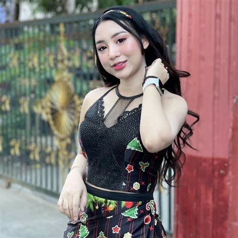 ရိုးရိုးယဥ်ယဥ် မြန်မာဖက်ရှင် Credit ဖက္ရွင္ ဒီဇိုင္း