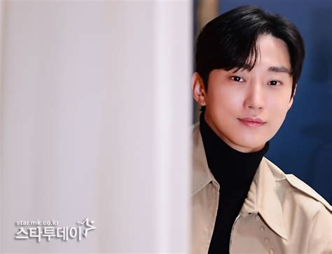 포토 배우 진영 차분한 미소 스타투데이