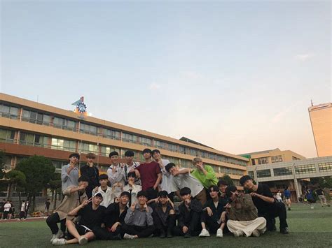 여의도중학교 방송부 🥰2019년도 여율제🥰 제 인사가 늦었지만 어제 금요일날 여의도중 여율제가 성황리에 끝났습니다 🥳🥳🥳 총 7팀의 경연팀과 관현악부 난타부 밴드부