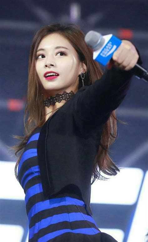 Jype Vk Chou Tzuyu Twice Chou Tzu Yu Female Guitarist Twice Jihyo