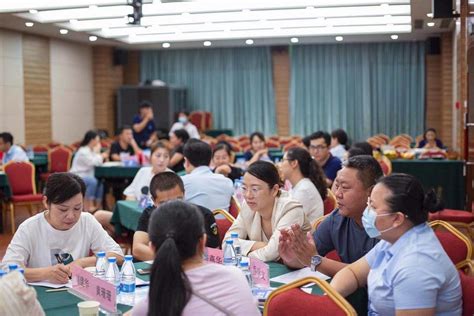 郭齐蕊老师6月26号在三亚市讲授公开课互联网 新生代员工管理圆满结束 郭齐蕊讲师授课案例 师资团队 师资力量 内训讲师 分开课讲师