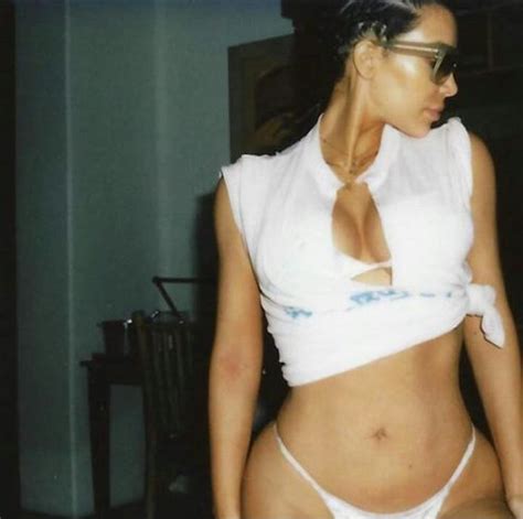 Armanik Edu Blog Welcomes You Kim Kardashian Shows Off Her Toned Abs