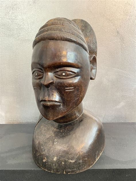 Дървена статуетка фигура гр Елин Пелин • Olx Bg