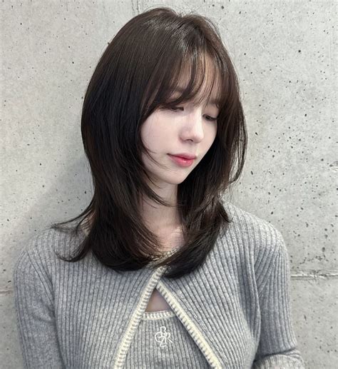 에이바이봄 효주 중단발레이어드컷 중단발레이어드펌 레이어드컷 레이어드펌 ⠀ 안녕하세요 디오브 효주 입니다 웃는 모습이 이쁜 소희씨 🤍 고유의 분위기로 나만의 분위기