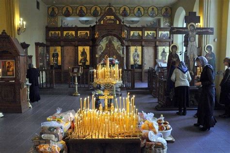 Место куда ставят свечи в церкви Pro