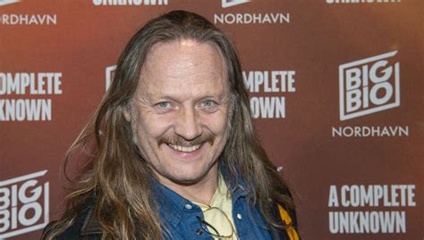 Jesper Binzer Stråler Viser Kæresten Frem