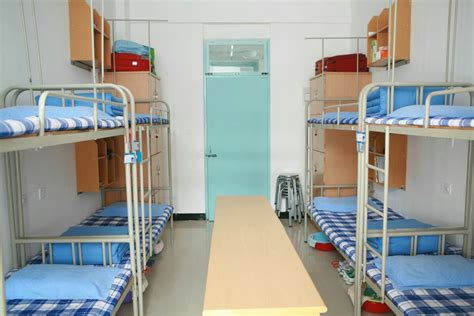 初一学生唐文慧寝室