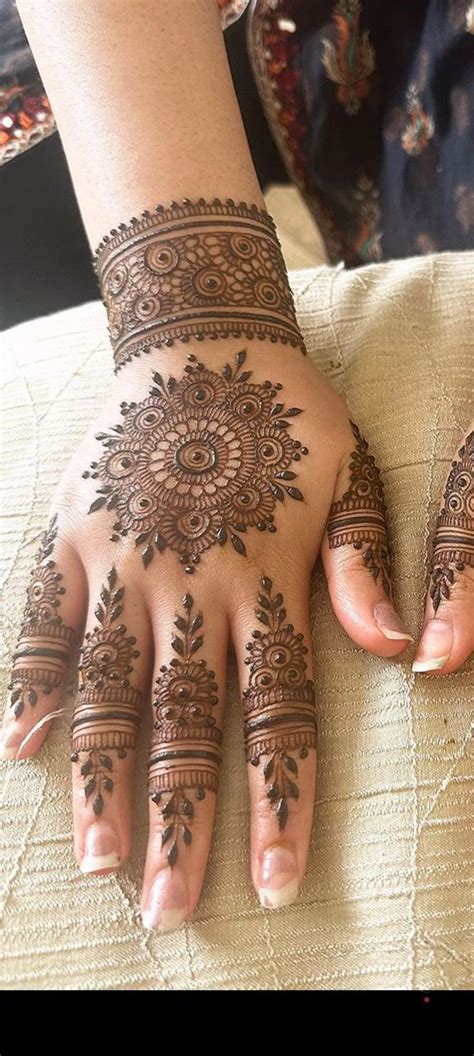 Pin On Makeup Ideas Simple Mehndi Designs Fingers Henna Tattoo Designs Hand Mehndi Designs