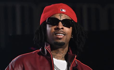21 Savage Fan Rushes To Him For A Hug During Tour Stop With Drake