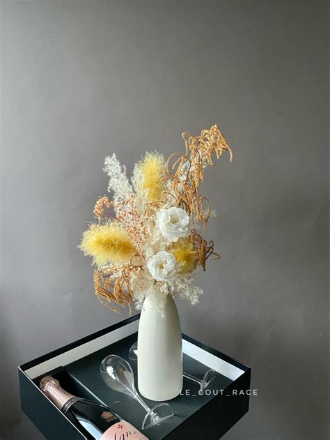 Букет в стиле минимализм из стабилизированных цветов и сухоцветов Сухие цветы Цветы Букет