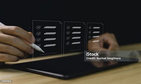 전자 서명 스마트 계약 종이없는 사무실에 서명하는 사업가 경영자에 대한 스톡 사진 및 기타 이미지 경영자 계약서 계획 Istock