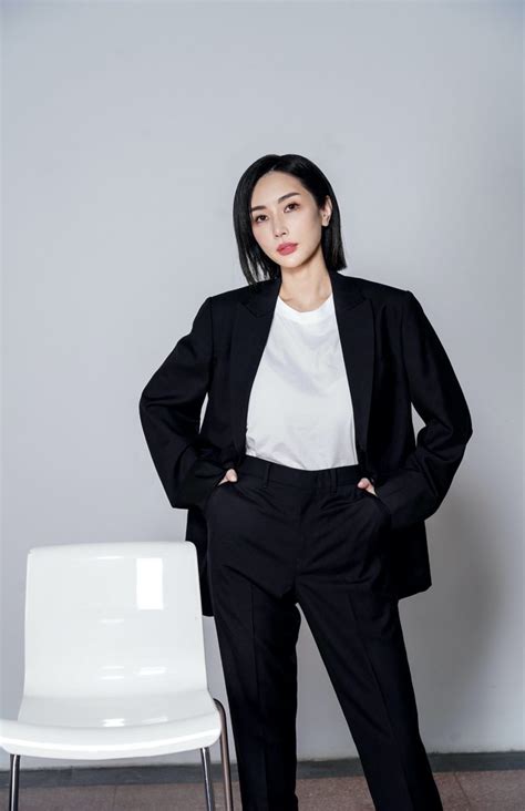 專訪國內當代藝術重要推手 ART021 創始人 Kylie Ying大家沒忘初心為年輕一輩建立國際平台