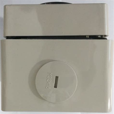 Sparkelec 3 Pin 20amp Round Surface Switched Socket Ip66 Agm