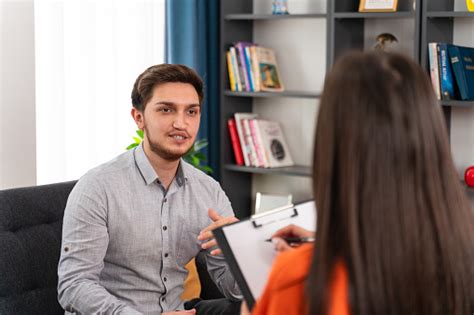 심리학자 사무실에서 심리 치료 세션 웰빙에 대한 스톡 사진 및 기타 이미지 웰빙 2명 Mental Wellbeing Istock