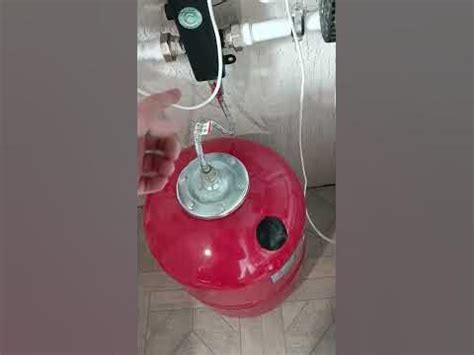КАК ПРОКАЧАТЬ БАК??? Воздух в расширительном баке? Как закачать воздух ...
