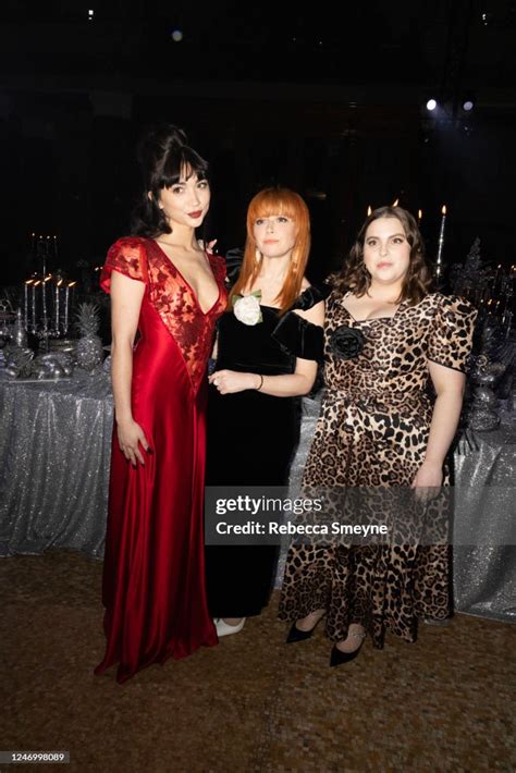 Rowan Blanchard Natasha Lyonne And Beanie Feldstien In The Front
