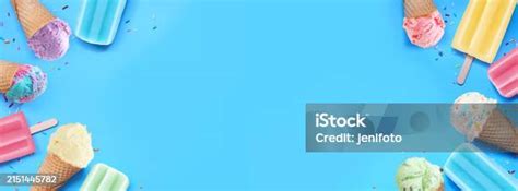 파스텔 아이스크림 콘과 아이스 캔디는 파란색 배너 배경에 이중 테두리 배경 주제에 대한 스톡 사진 및 기타 이미지 배경 주제 아이스크림 0명 Istock