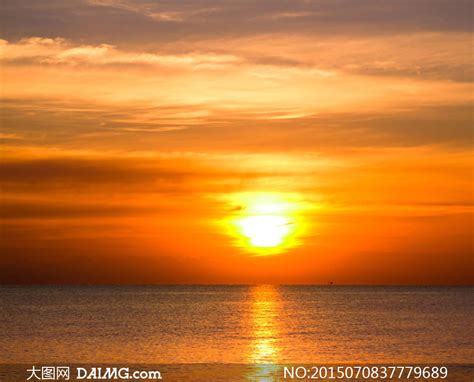 海面初升的太阳图片 海边初升的太阳图片 迎接初升的太阳图片 大山谷图库