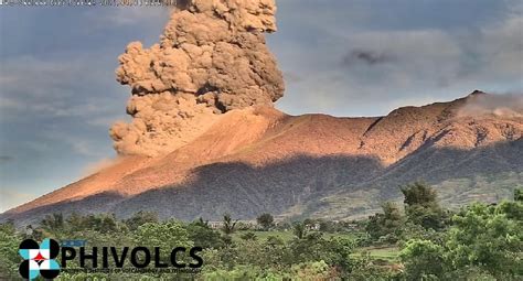 Kanlaon Eruption Causes Ashfall Residents Evacuate —ocd 6 Gma News