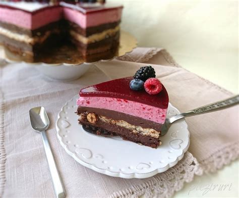 Tort Adi Cu Ciocolata Alune Si Fructe De Padure Pleziruri