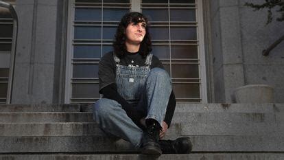 Los Primeros Cambios De Sexo Registrales Con La Ley Trans La Vida Es Insufrible Con El Dni