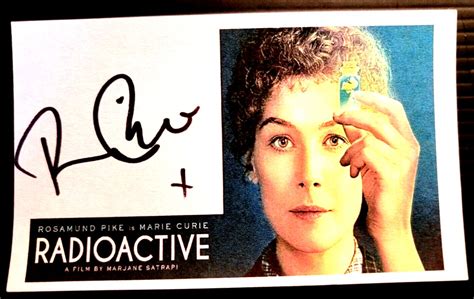 Radioactive Rosamund Pike Marie Curie Autographed 3x5 Index Card