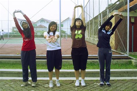 Fashion Mahasiswi Kampus Lebih Dari Sekedar Identitas Diri Dzargon