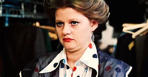 «Не учите меня жить лучше помогите материально — 30 лучших цитат из к ф Москва слезам не верит