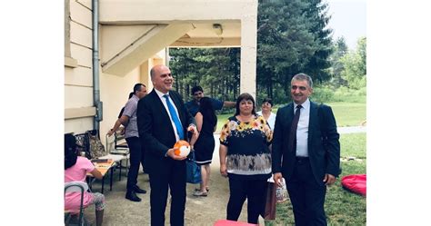 Министър Бисер Петков разгледа социални центрове в Елена