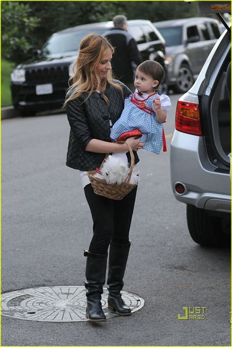 Photo Sarah Michelle Gellar Charlotte First Halloween 05 Photo 2492007 Just Jared