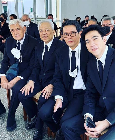 แซม ยุรนันท์ เปิดภาพพี่ชายคนโต อายุห่าง 27 ปี ความหล่อสูสี หน้าตาดีทั้งบ้าน