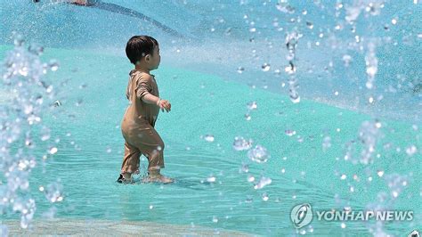 즐거운 물놀이 연합뉴스