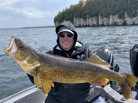 What Are The Best Methods For Green Bay Walleye Fishing Green Bay