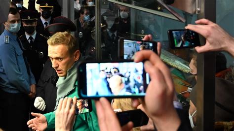 Навални остава в ареста за 30 дни Делото се гледа в полицията вместо в съда