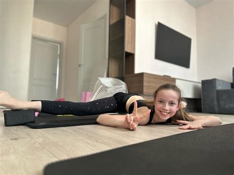 ЧЕСТНЫЙ ТРЕНЕР ВЕРОНИКА 👩🏻 ИНДИВИДУАЛЬНОЕ ЗАНЯТИЕ БАЛЕРИНА 🩰 РАСТЯЖКА ВАШ ТРЕНЕР ВЕРОНИКА 👩🏻