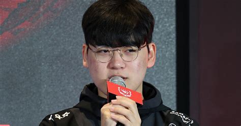 인사말 하는 구마유시 이민형 선수