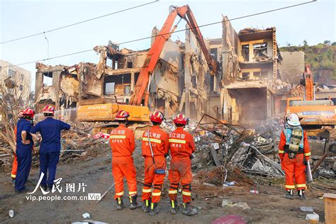 浙江温岭全力组织沈海高速温岭大溪段槽罐车爆炸事故救援