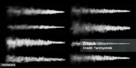 현실적인 비행기 응축 트레일 우주 로켓 발사 미사일 또는 총알 흔적 제트 항공기 트랙 하얀 연기 구름 안개 증기 흐름 벡터 일러스트레이션 상업용 항공기에 대한 스톡 벡터