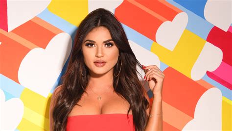 Love Islands India Reynolds Reveals Her Love Life Is A Disaster