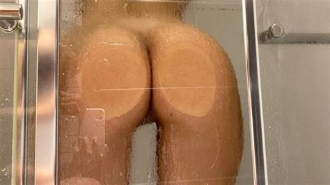 Me Graba En La Ducha Bailando Mientas Me Baño