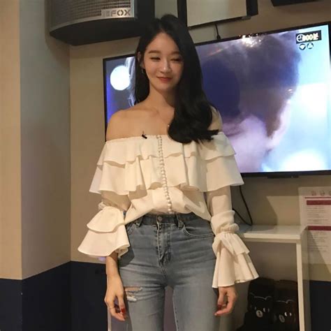 강민경 1 Minkyung Kang 가수 탤런트 골반 미녀 황금 골반 골반 깡패 · 퀸 잘록 허리에 애플힙 타고났어요 Bnt 공항