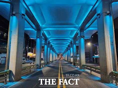 구의역 환해졌네led 스포트라이트로 안전 확보